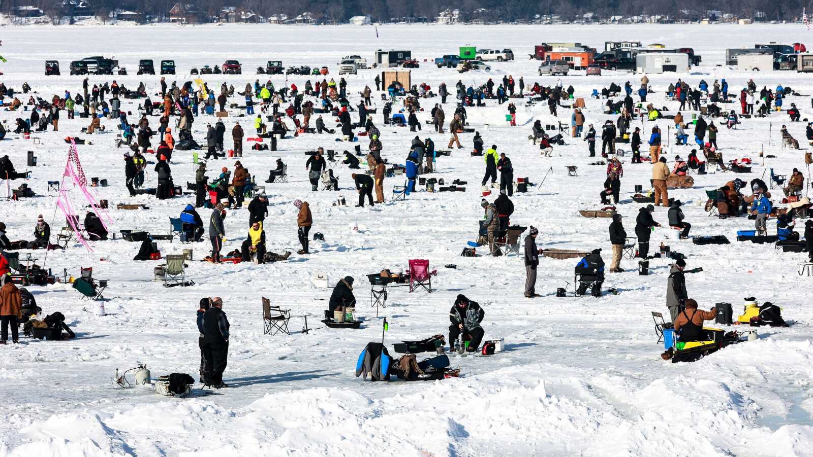 Ice Fishing Wallpapers (24 images) - WallpaperCat