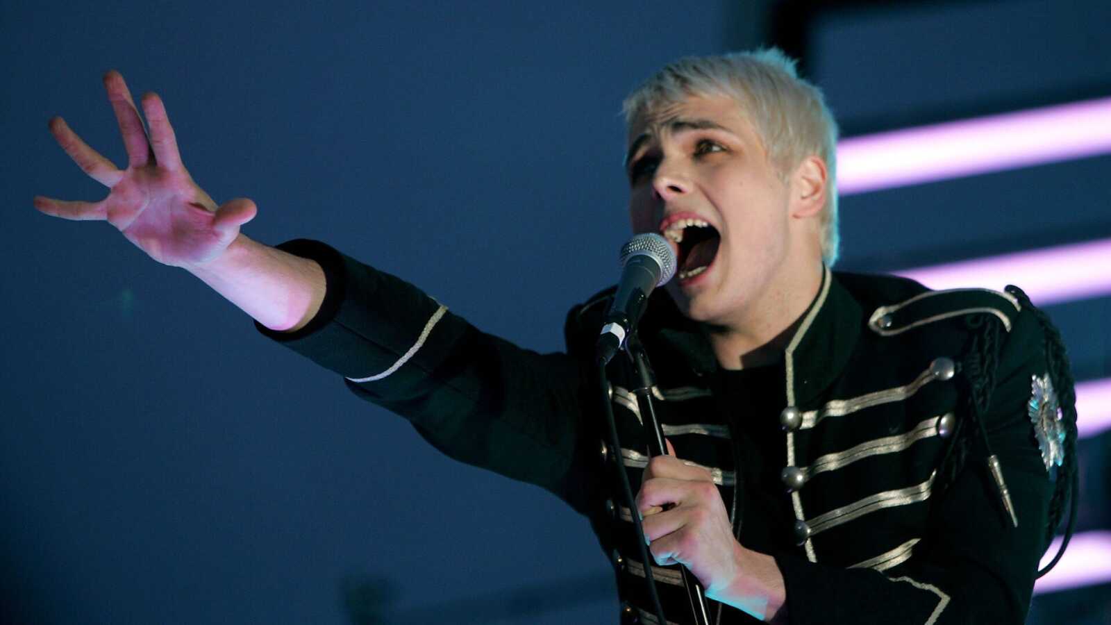 Gerard Way Wallpapers (44 images) - WallpaperCat