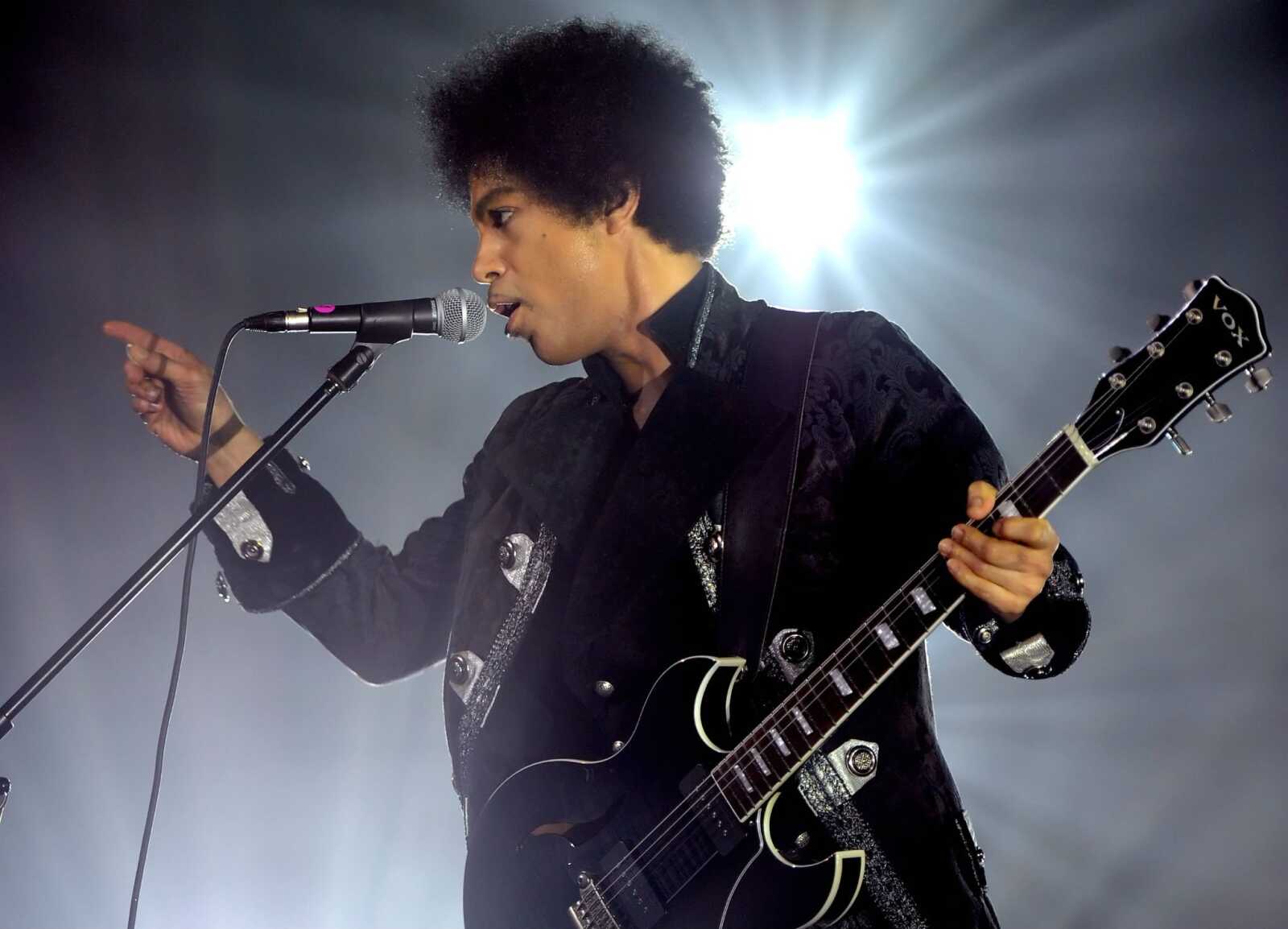 Prince (Singer) Wallpapers (29 images) - WallpaperCat