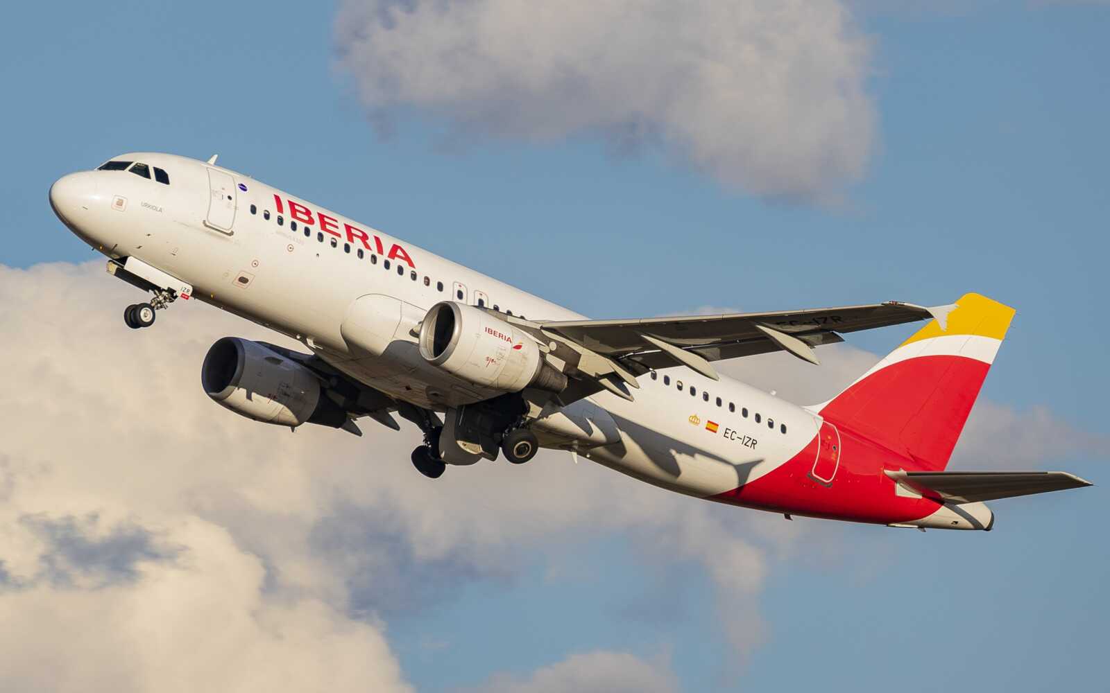Airbus A320 Wallpapers (24 images) - WallpaperCat