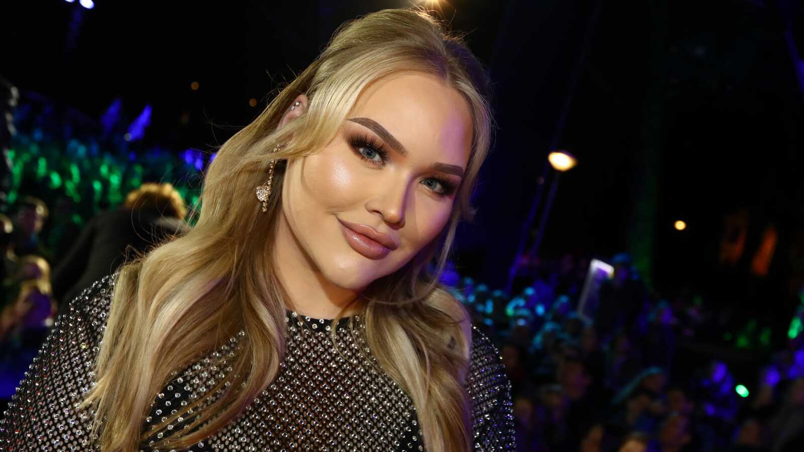NikkieTutorials Wallpapers (25 images) - WallpaperCat