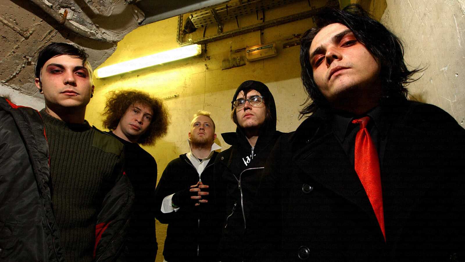 Gerard Way Wallpapers (44 images) - WallpaperCat