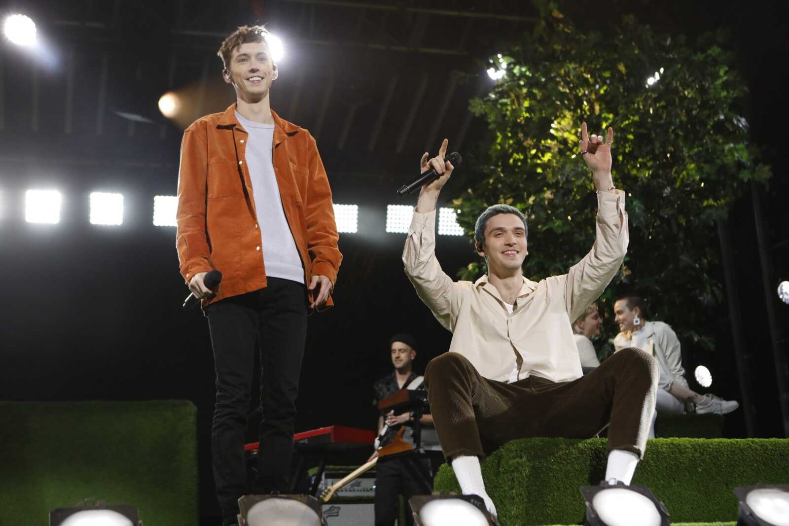 Lauv Wallpapers (20 images) - WallpaperCat