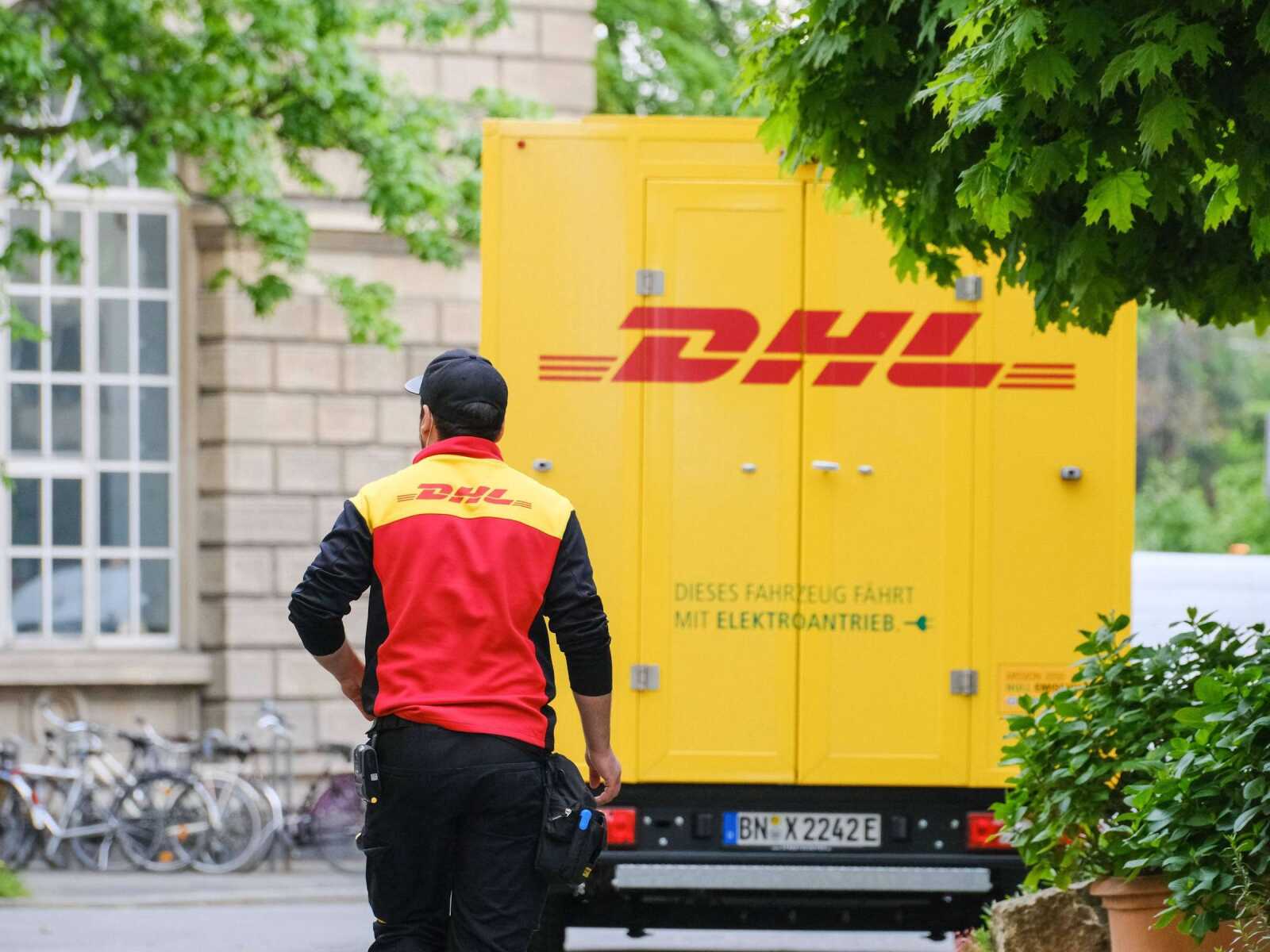 DHL Wallpapers (39 images) - WallpaperCat