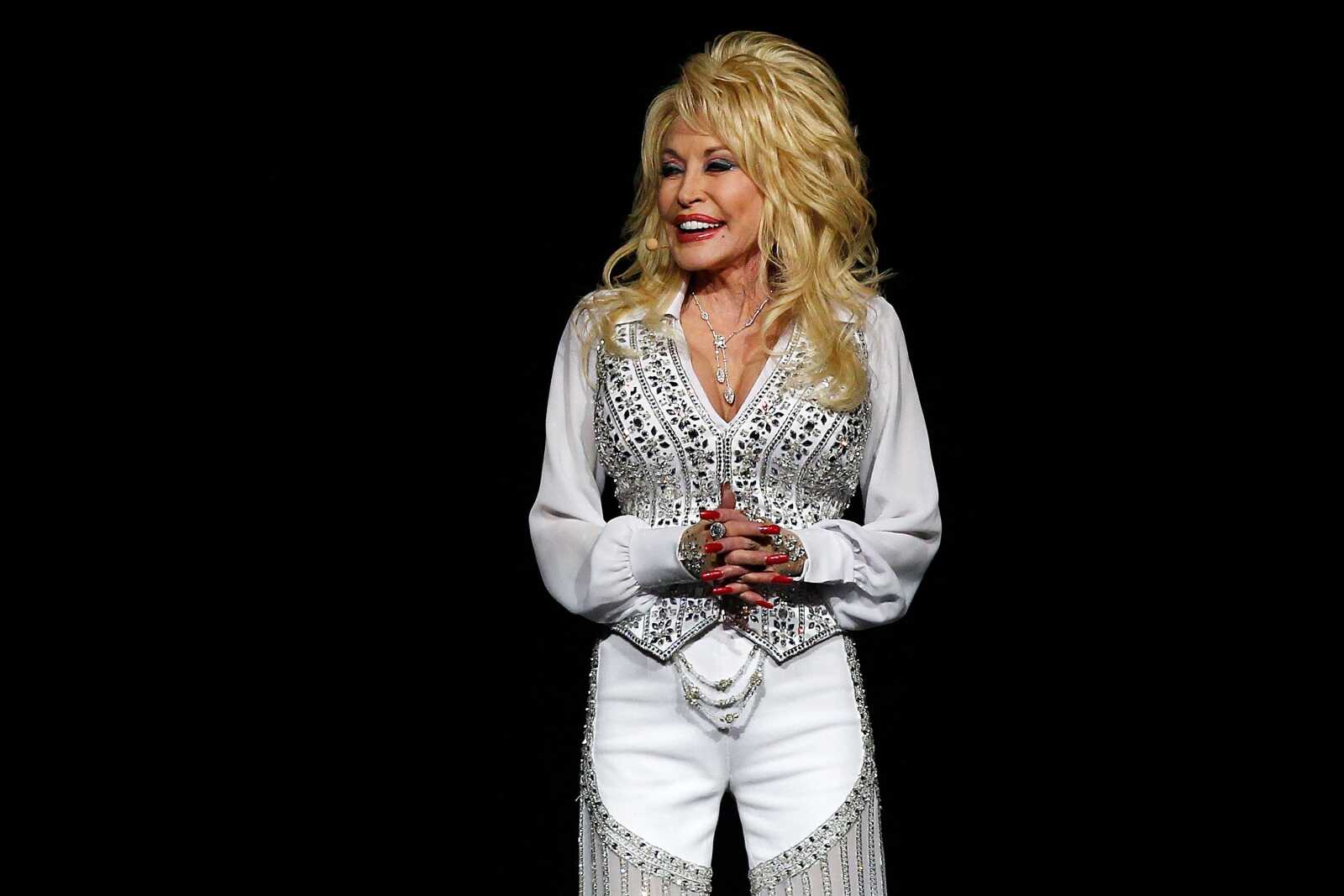 Dolly Parton Wallpapers (36 images) - WallpaperCat