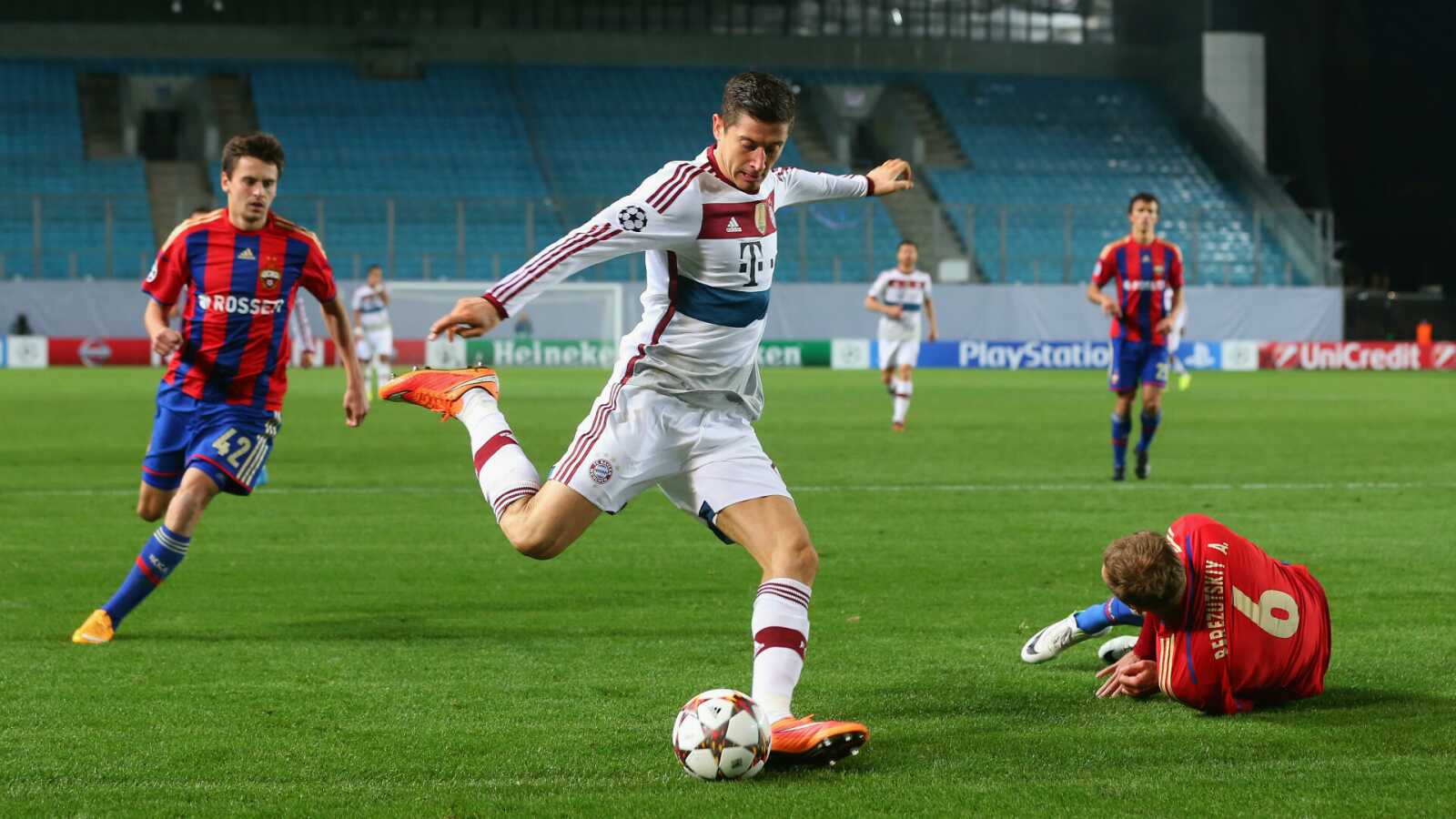 Robert Lewandowski Wallpapers (30 images) - WallpaperCat
