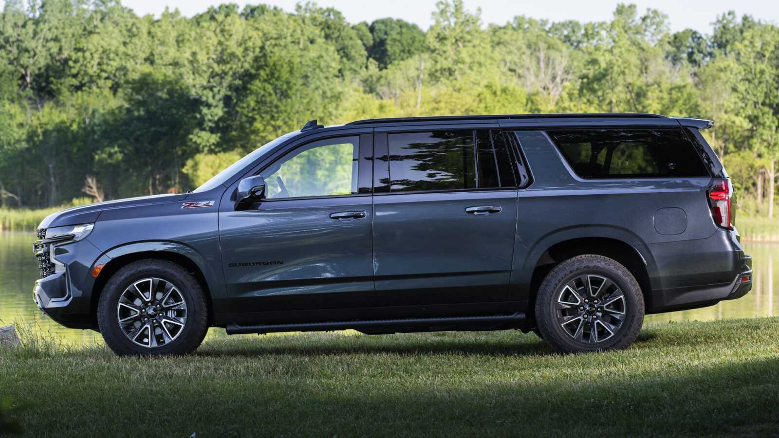 Chevrolet Suburban Wallpapers (25 images) - WallpaperCat