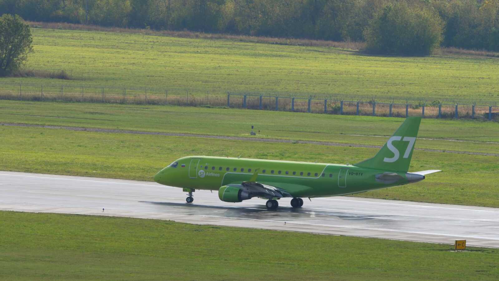 Embraer 170 Wallpapers (30 images) - WallpaperCat