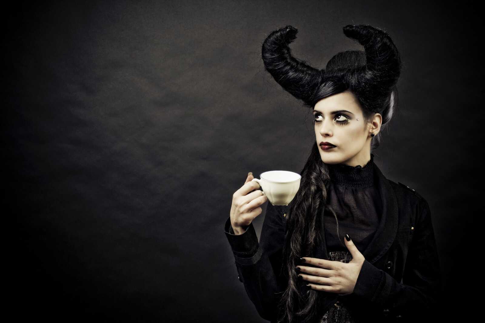 Goth Girl Wallpapers (31 images) - WallpaperCat