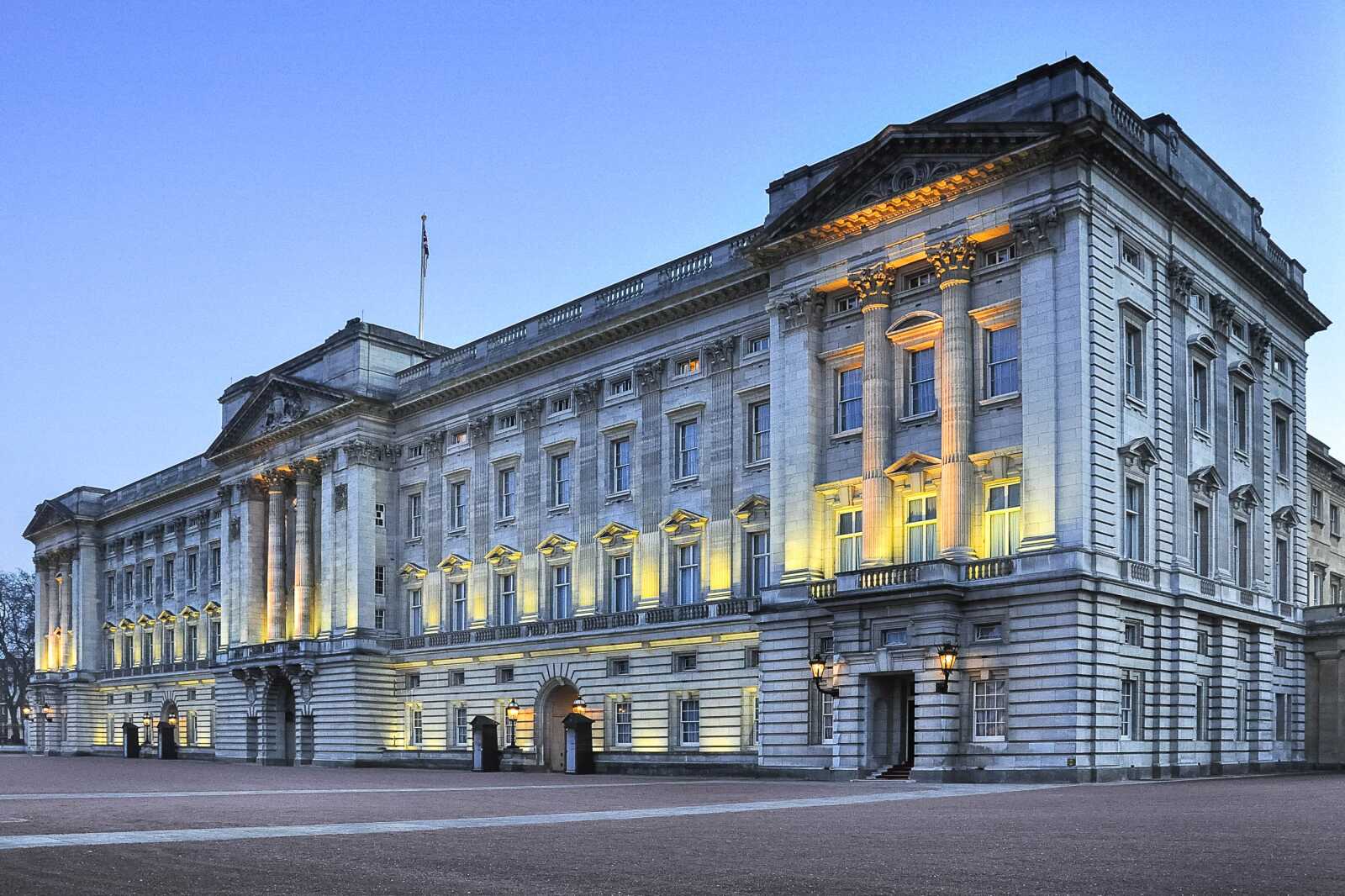 Buckingham Palace Wallpapers (30 images) - WallpaperCat