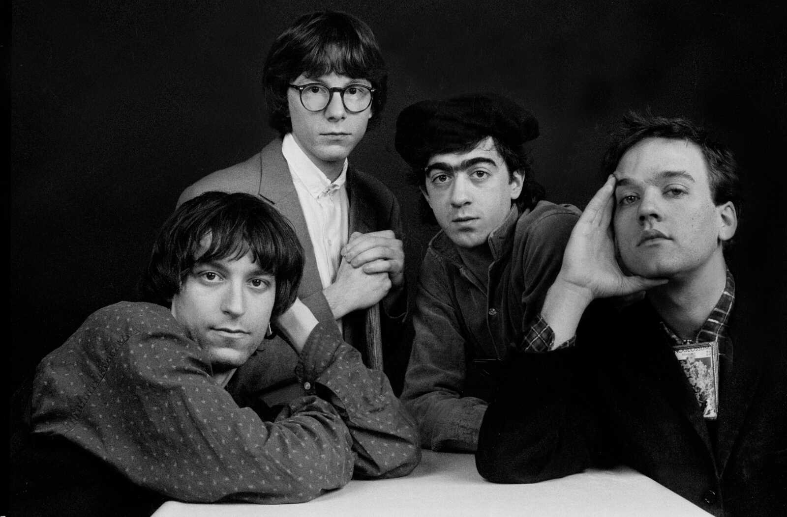 Mike Mills (R.E.M.) Wallpapers (16 images) - WallpaperCat