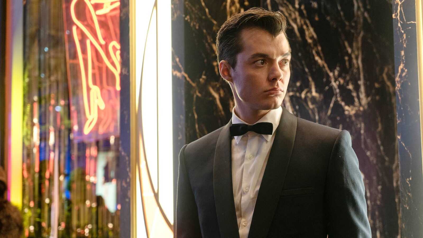 Alfred Pennyworth Wallpapers (25 images) - WallpaperCat