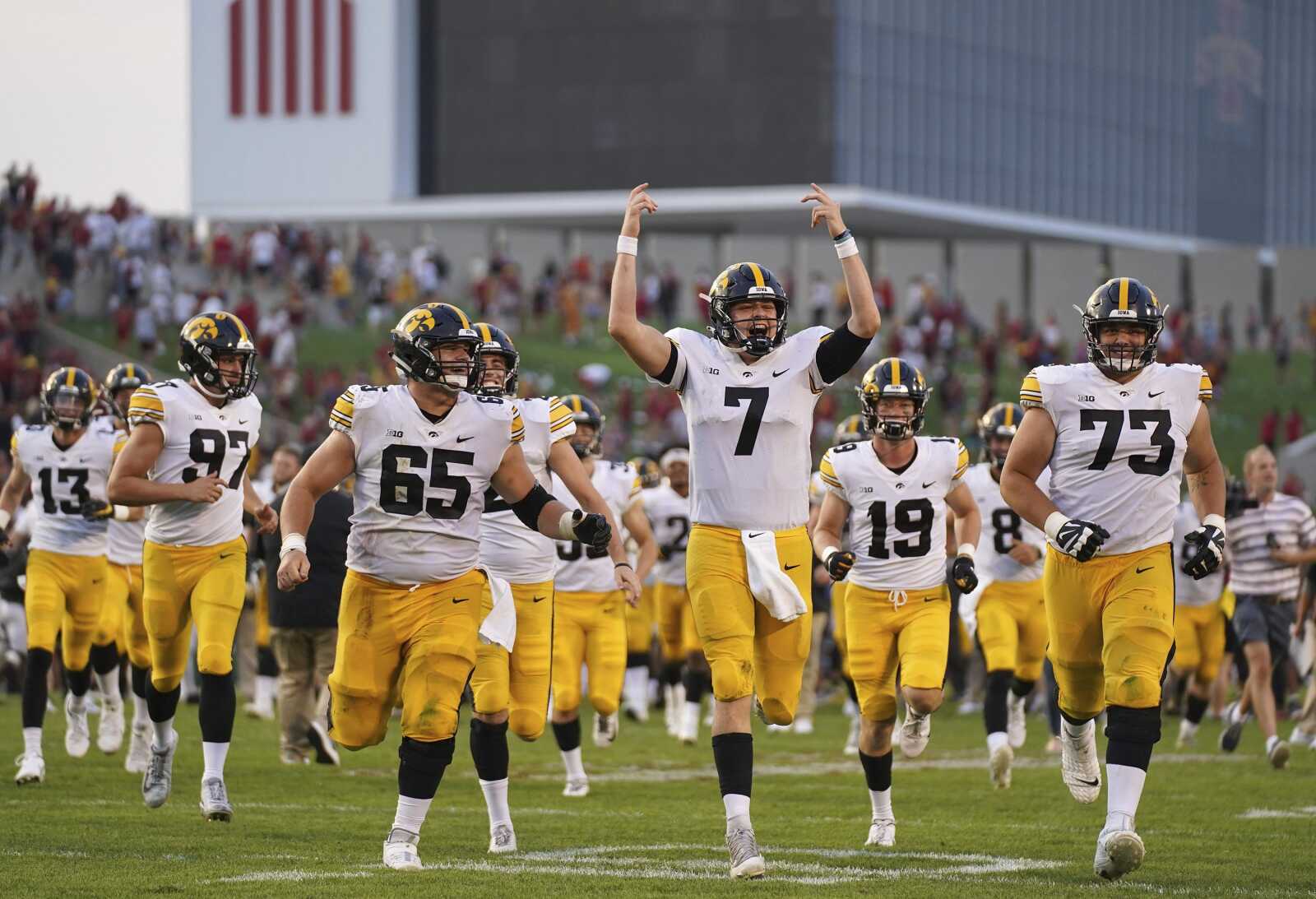 Iowa Hawkeyes Football Wallpapers (33 images) - WallpaperCat