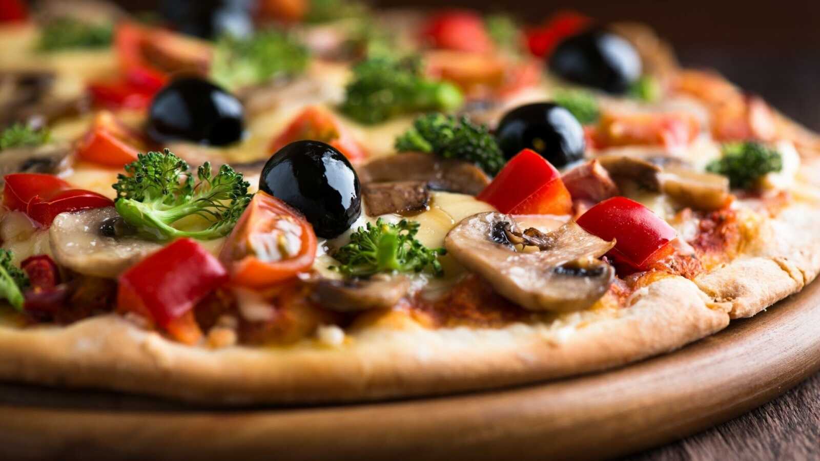 Pizza Wallpapers (64 images) - WallpaperCat
