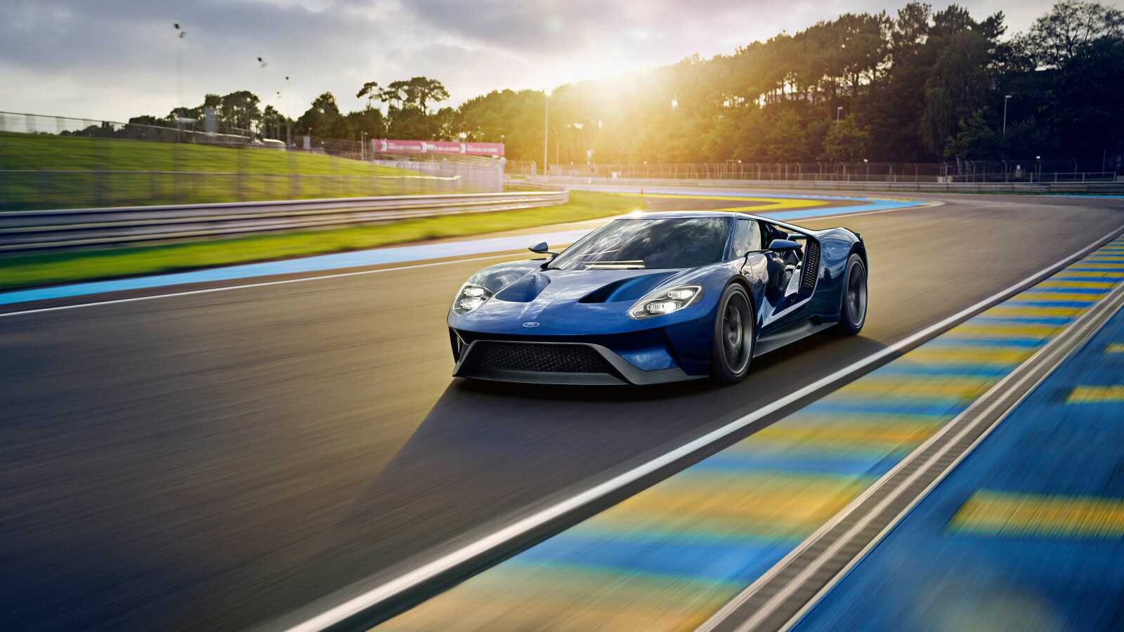 Race Track Wallpapers (68 images) - WallpaperCat