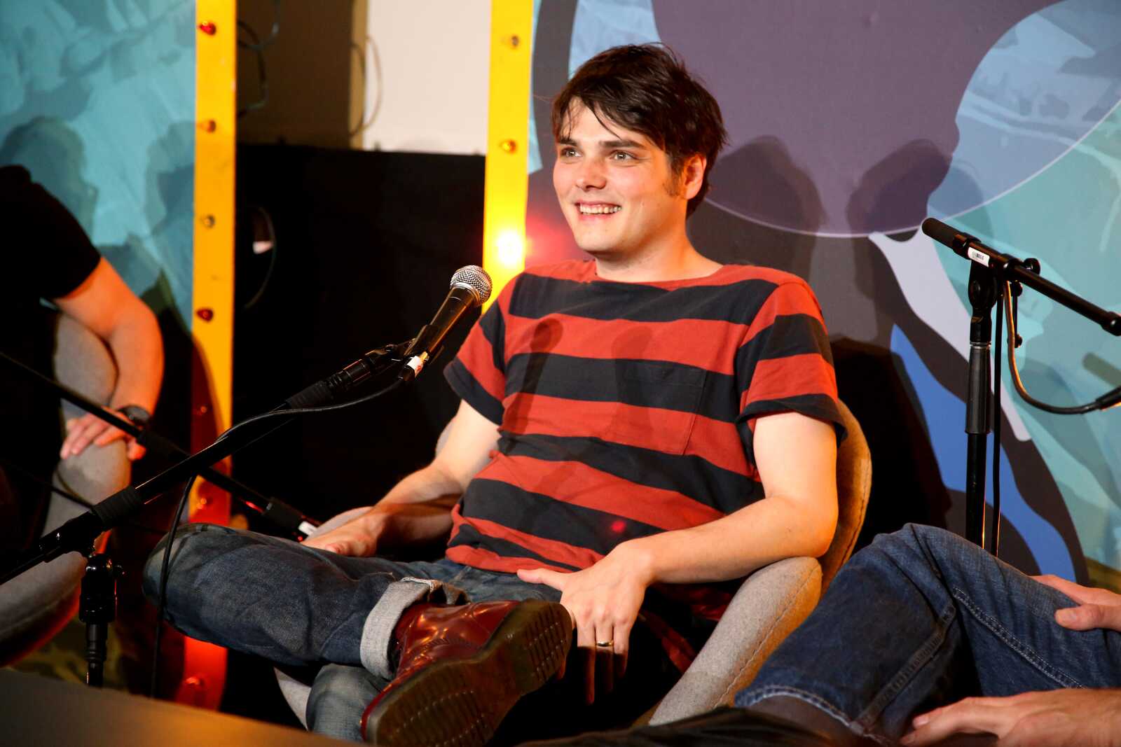 Gerard Way Wallpapers (44 images) - WallpaperCat