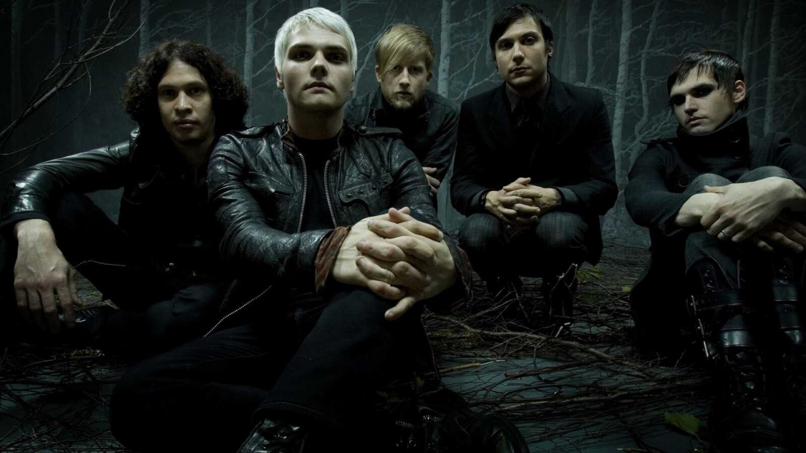 Gerard Way Wallpapers (44 images) - WallpaperCat