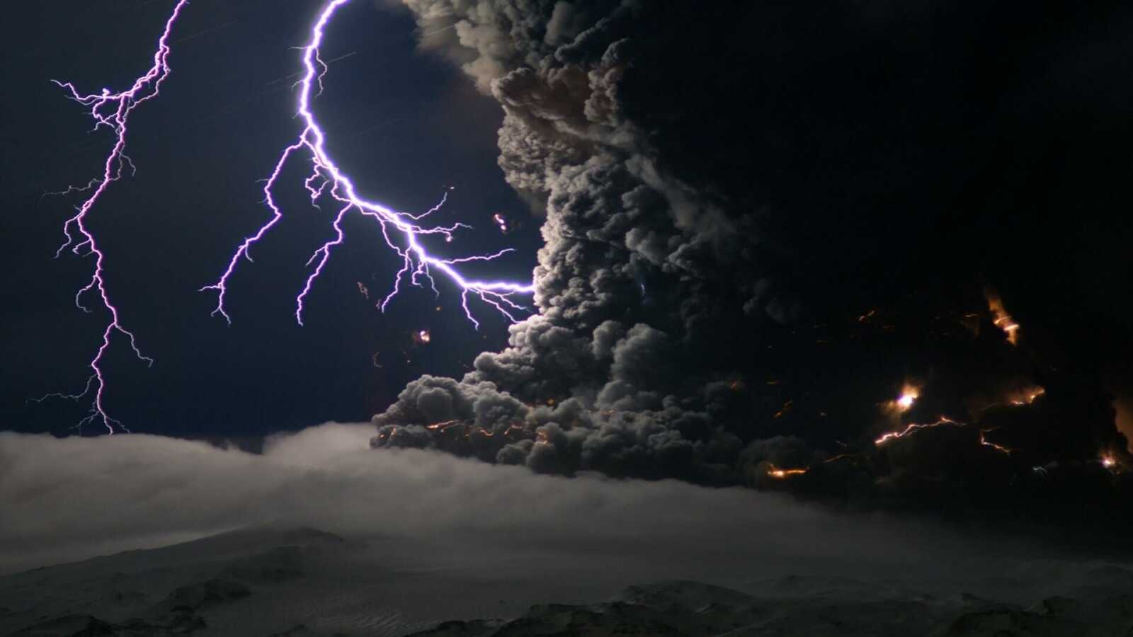 Thunder Wallpapers (87 images) - WallpaperCat