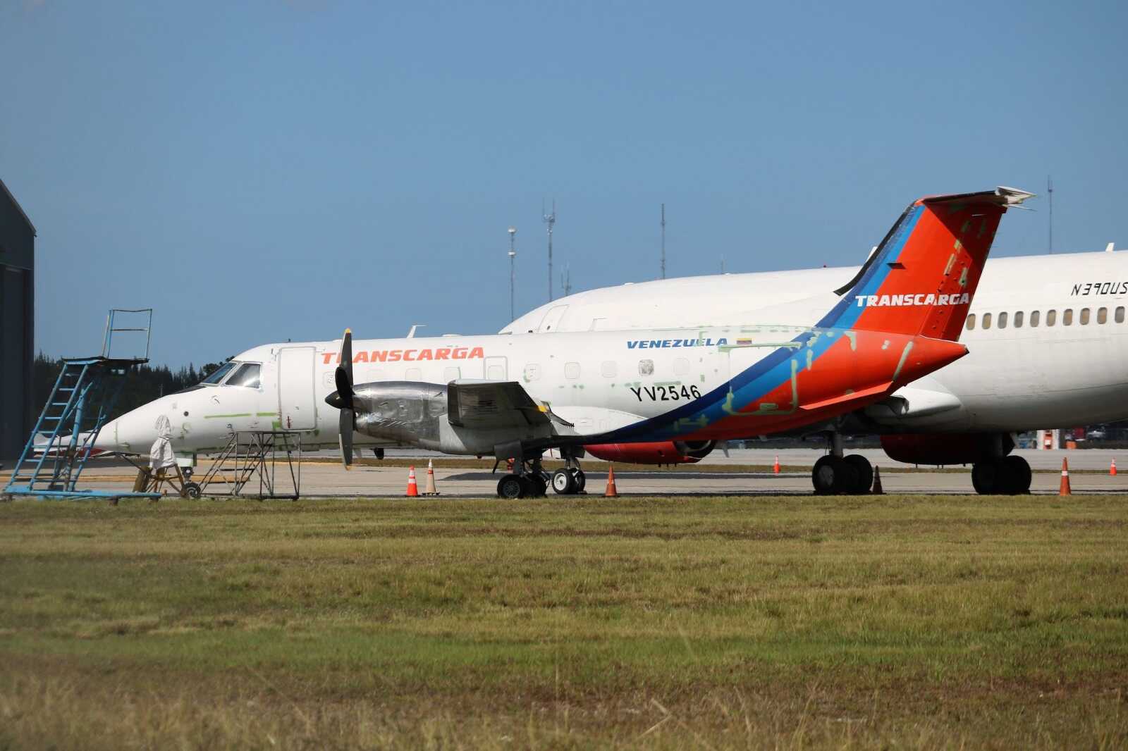 Embraer 120 Wallpapers (8 images) - WallpaperCat