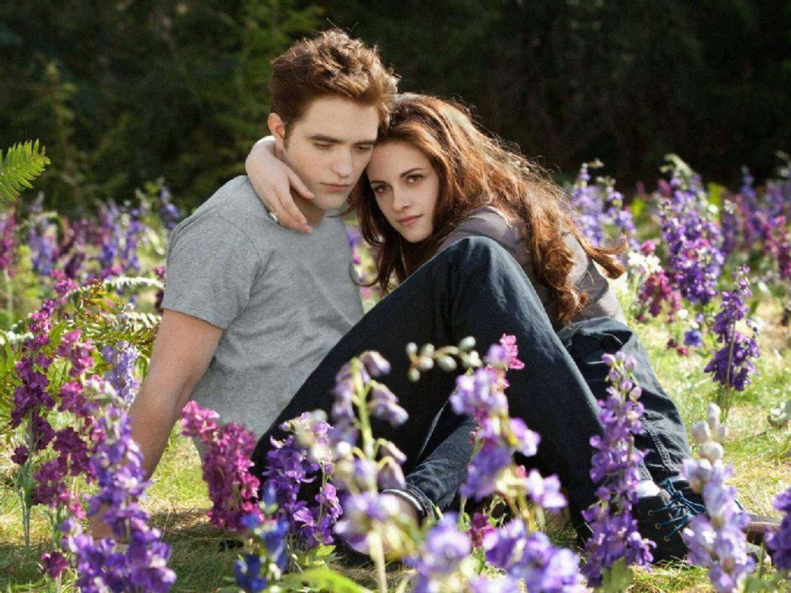 Edward and Bella (Twilight) Wallpapers (35 images) - WallpaperCat