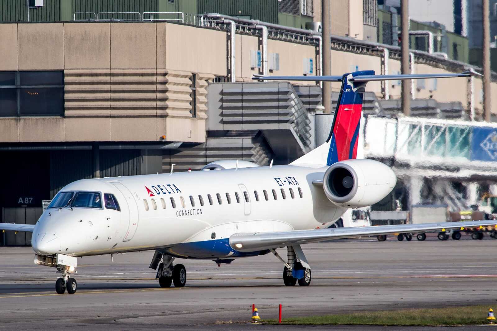 Embraer ERJ-145 Wallpapers (20 images) - WallpaperCat