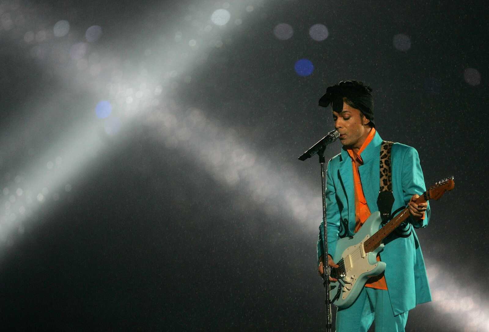 Prince (Singer) Wallpapers (29 images) - WallpaperCat