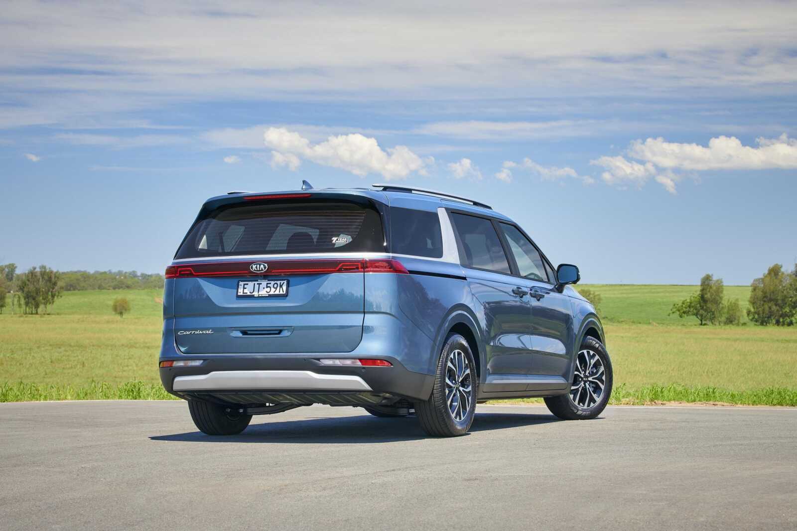 Kia Carnival Wallpapers (49 images) - WallpaperCat