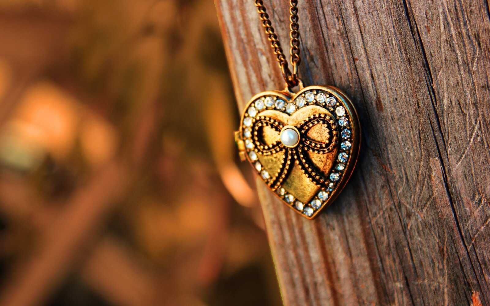 Locket Wallpapers (22 images) - WallpaperCat