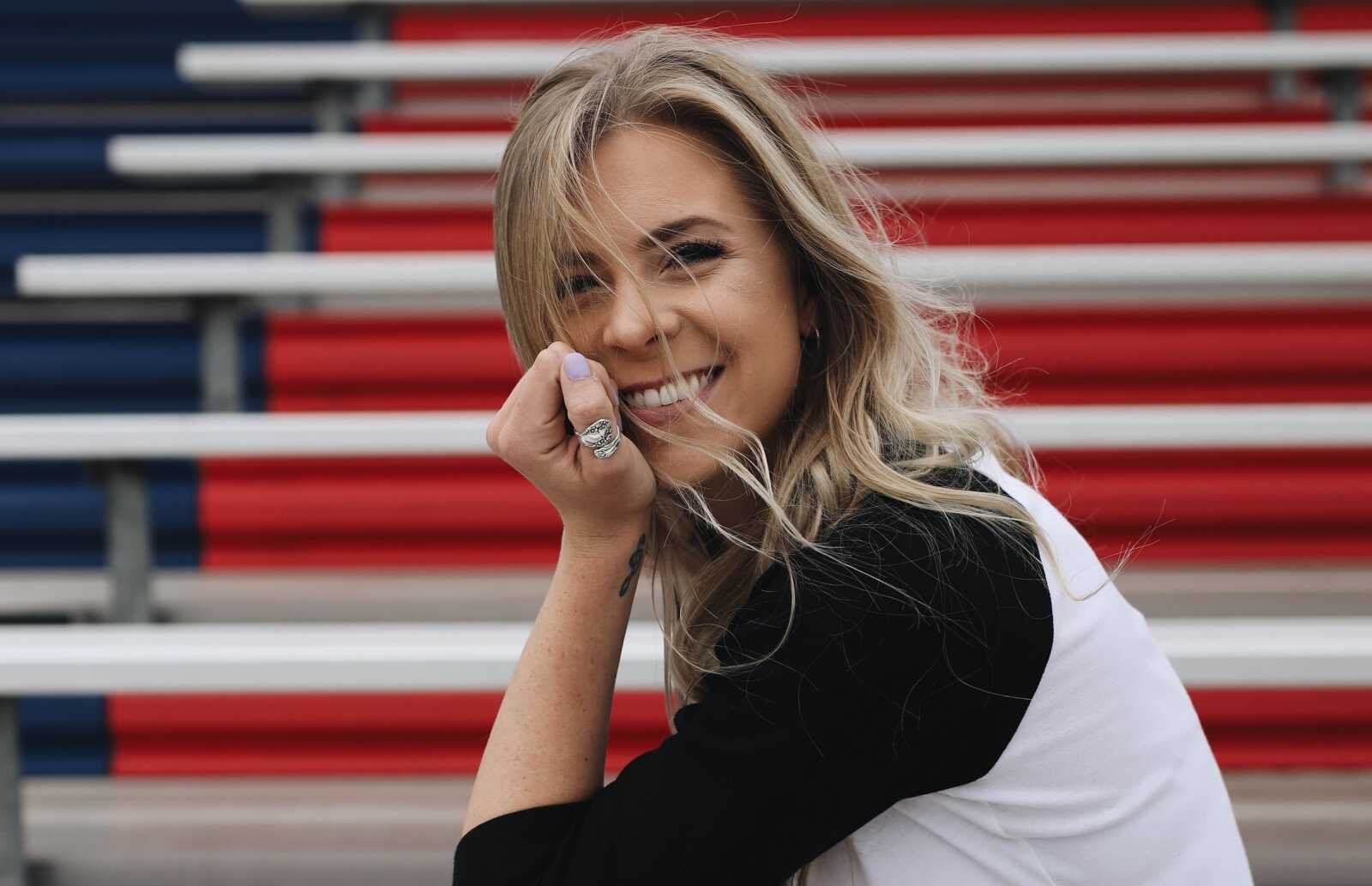 Taylor Acorn (Singer) Wallpapers (12 images) - WallpaperCat