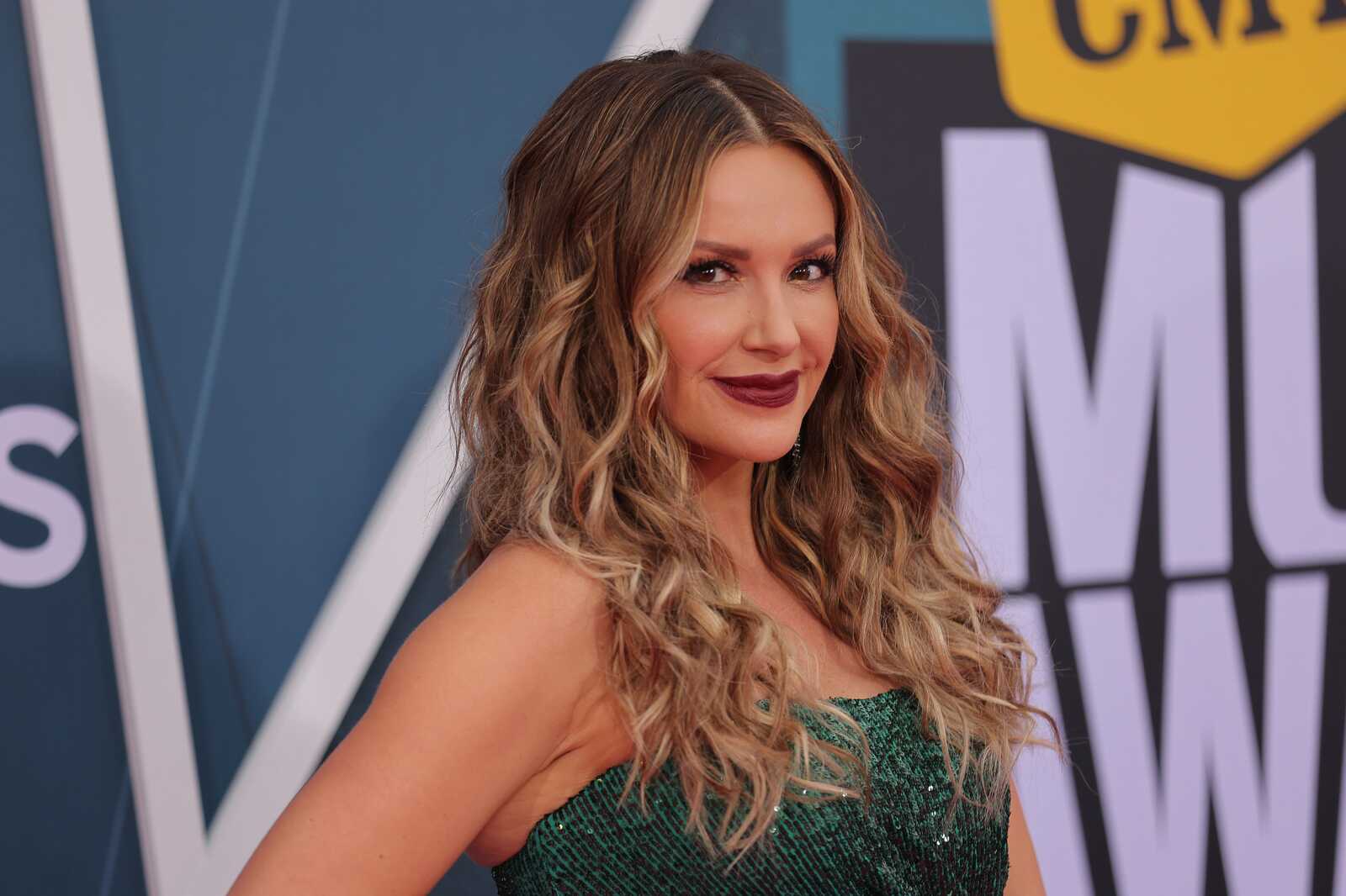 Carly Pearce Wallpapers (29 images) - WallpaperCat