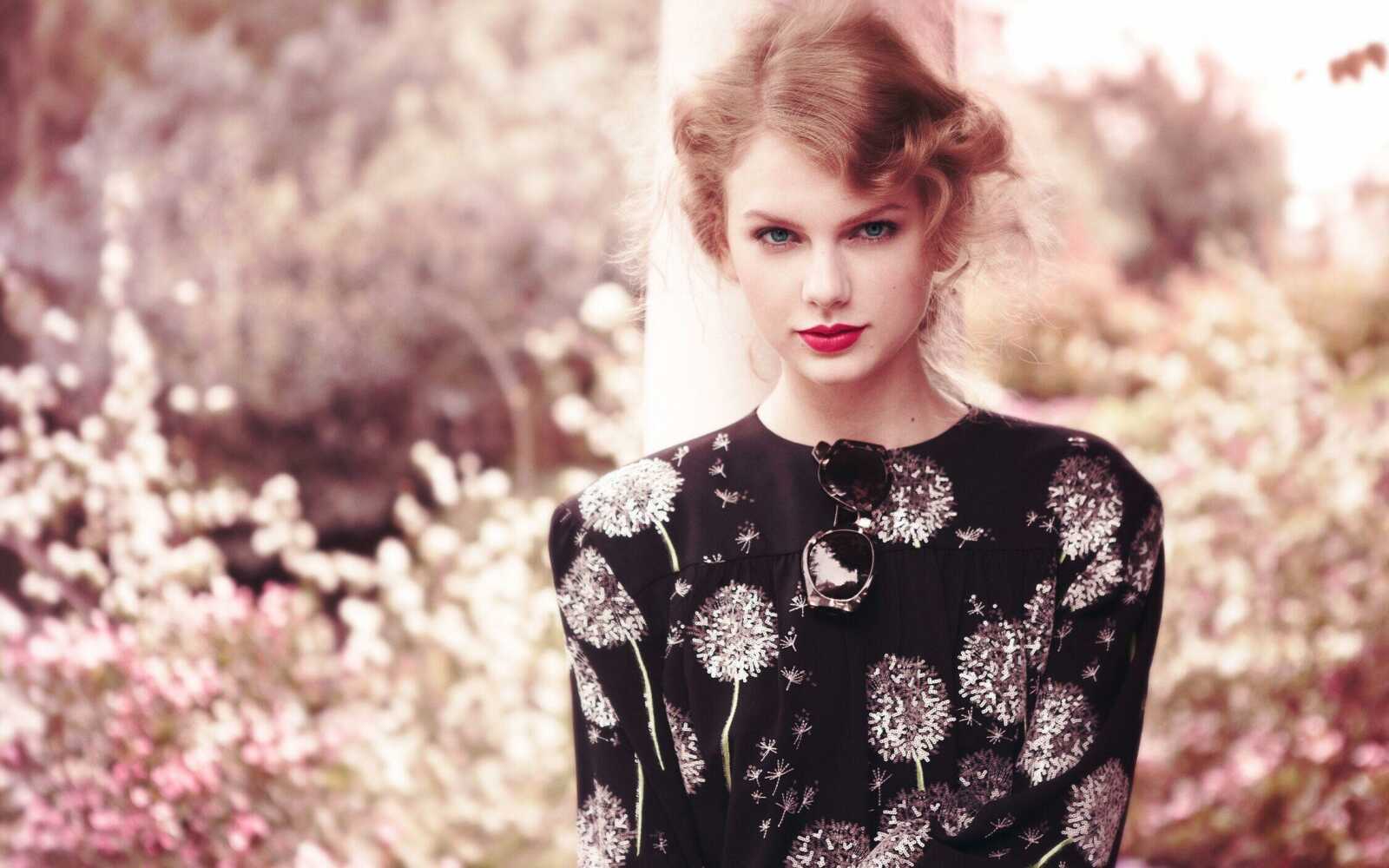 Taylor Swift Wallpapers (44 images) - WallpaperCat