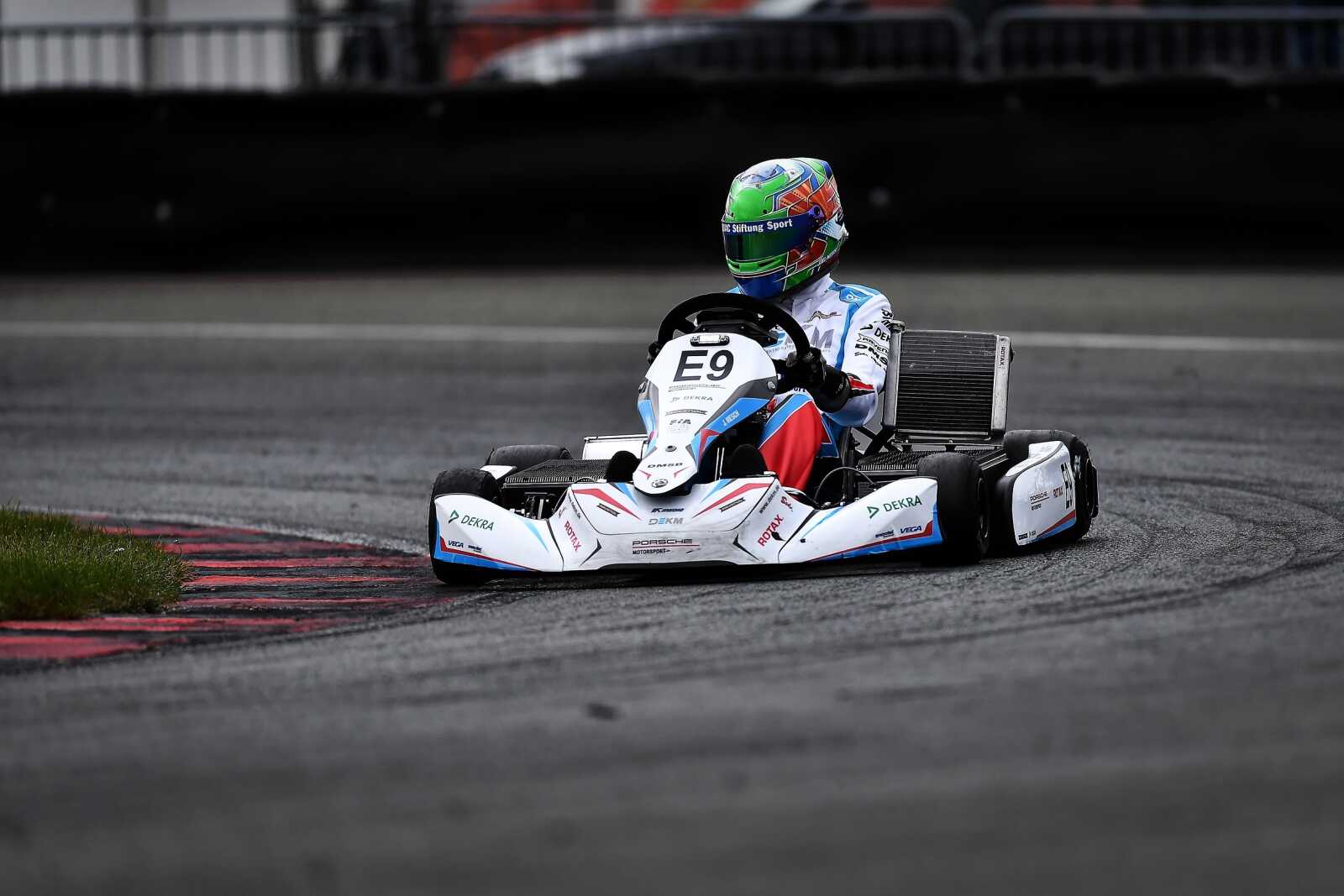 Karting Wallpapers (36 images) - WallpaperCat