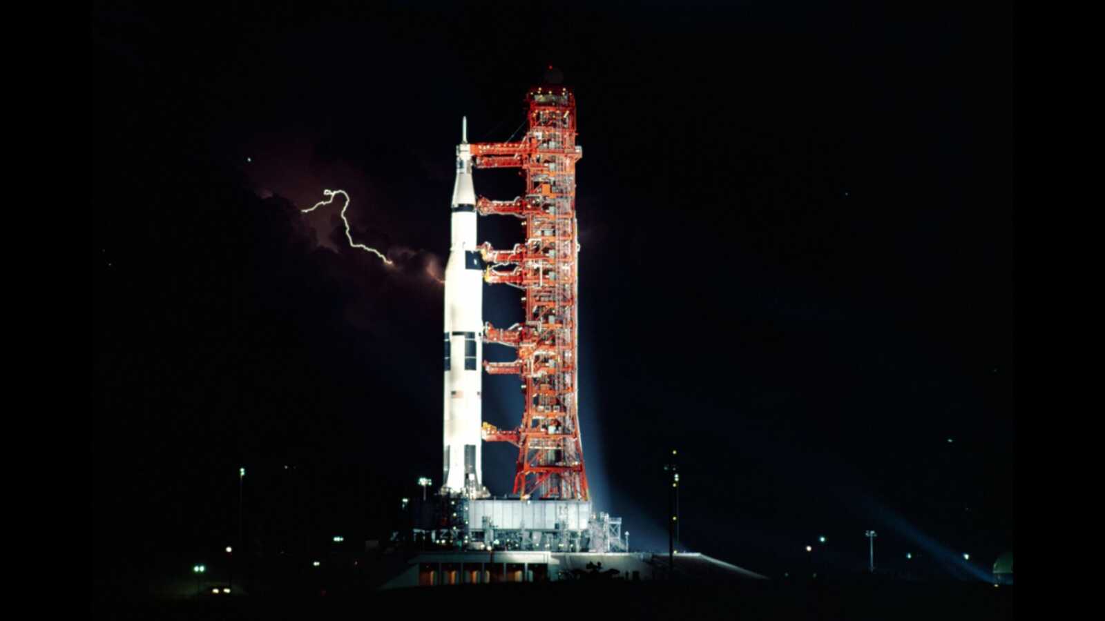 Apollo 13 Wallpapers (37 images) - WallpaperCat