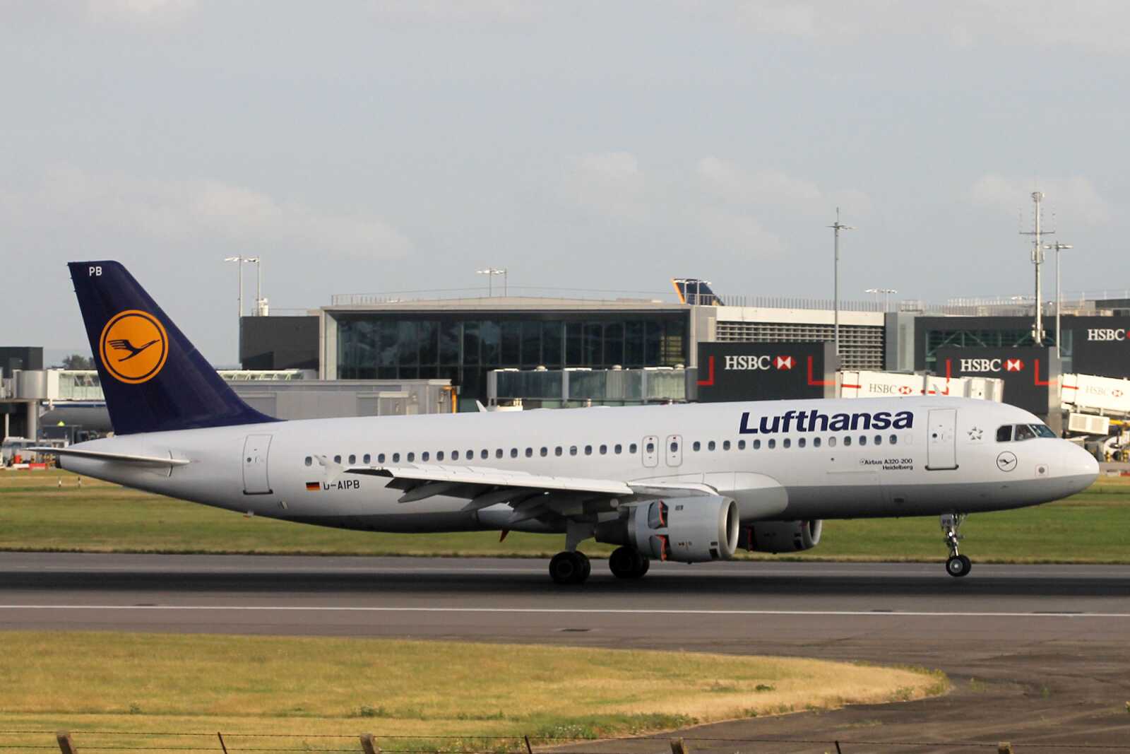 Airbus A320 Wallpapers (24 images) - WallpaperCat