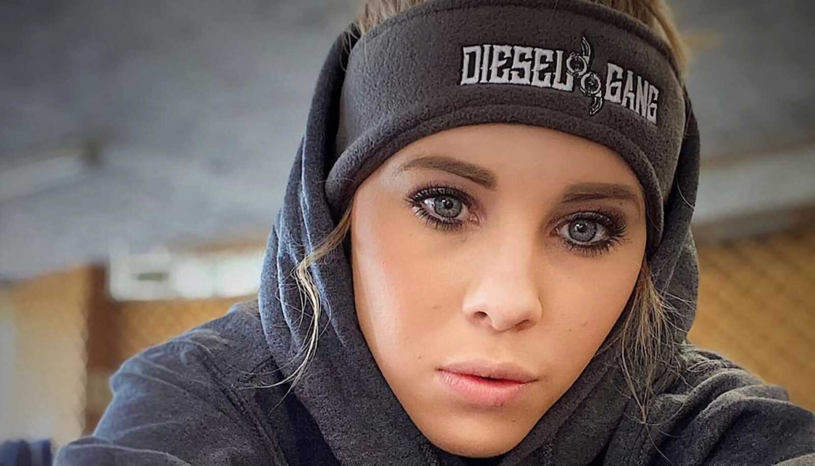 Katie Noel Wallpapers (7 images) - WallpaperCat