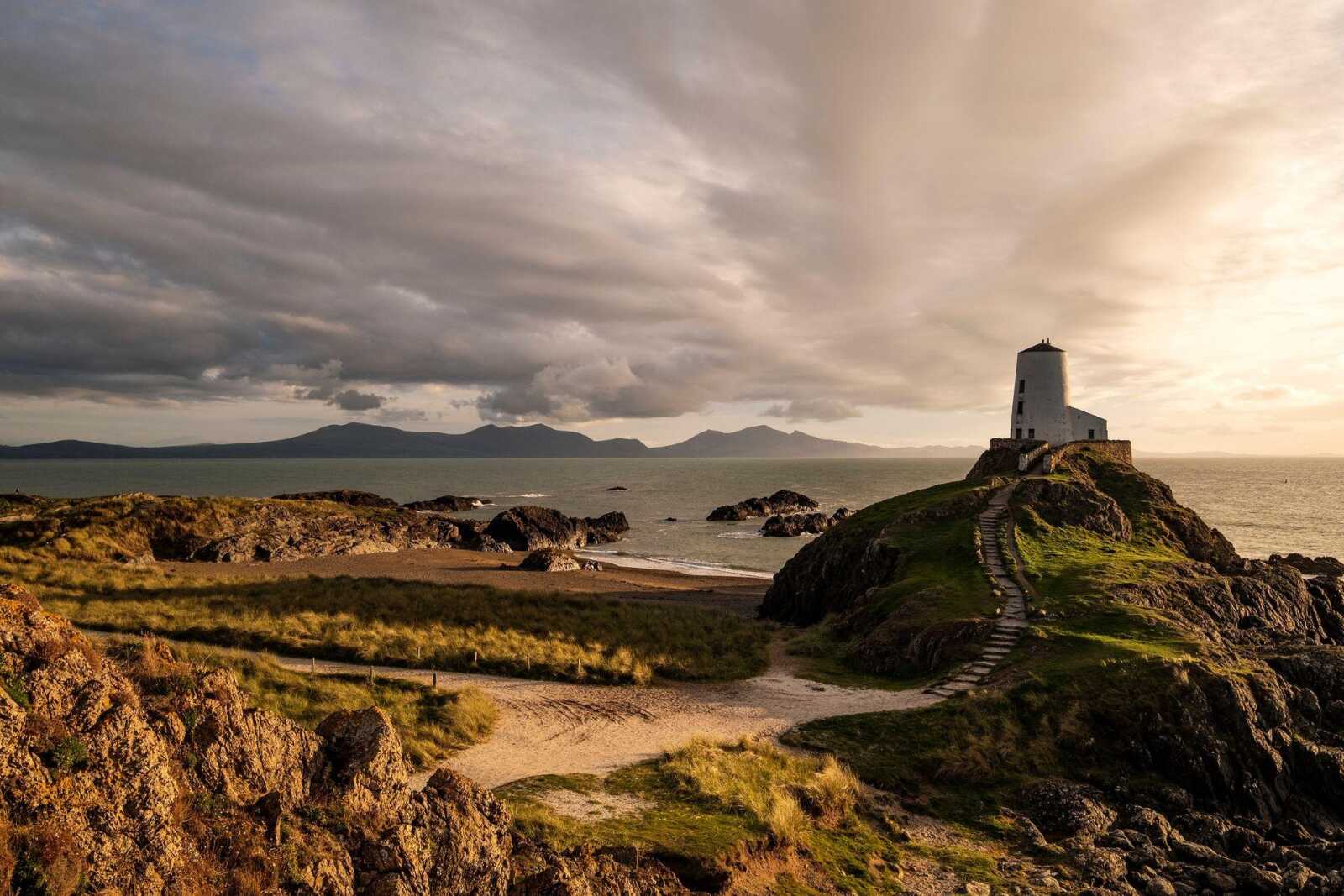 Wales Wallpapers (33 images) - WallpaperCat