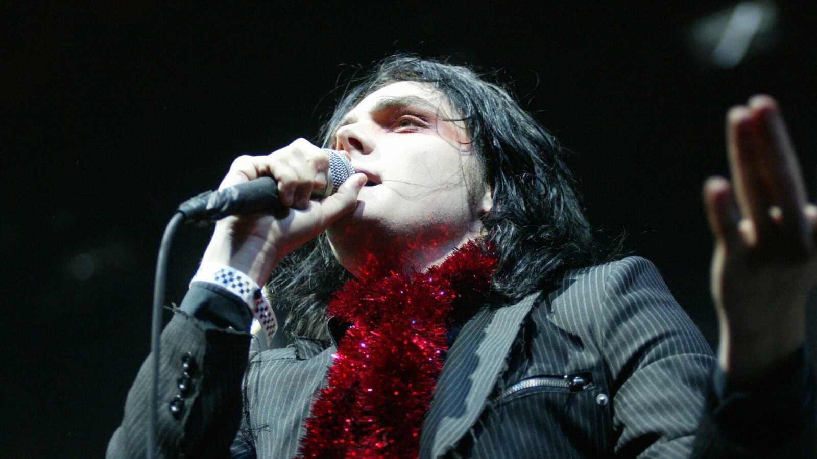Gerard Way Wallpapers (44 images) - WallpaperCat