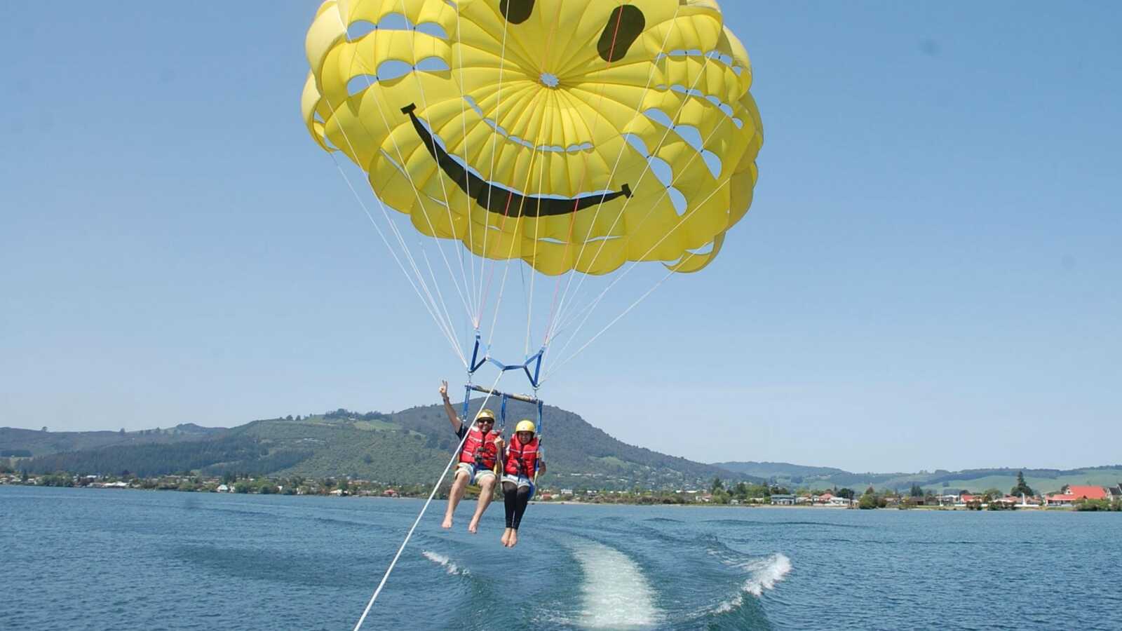 Parasailing Wallpapers (44 images) - WallpaperCat
