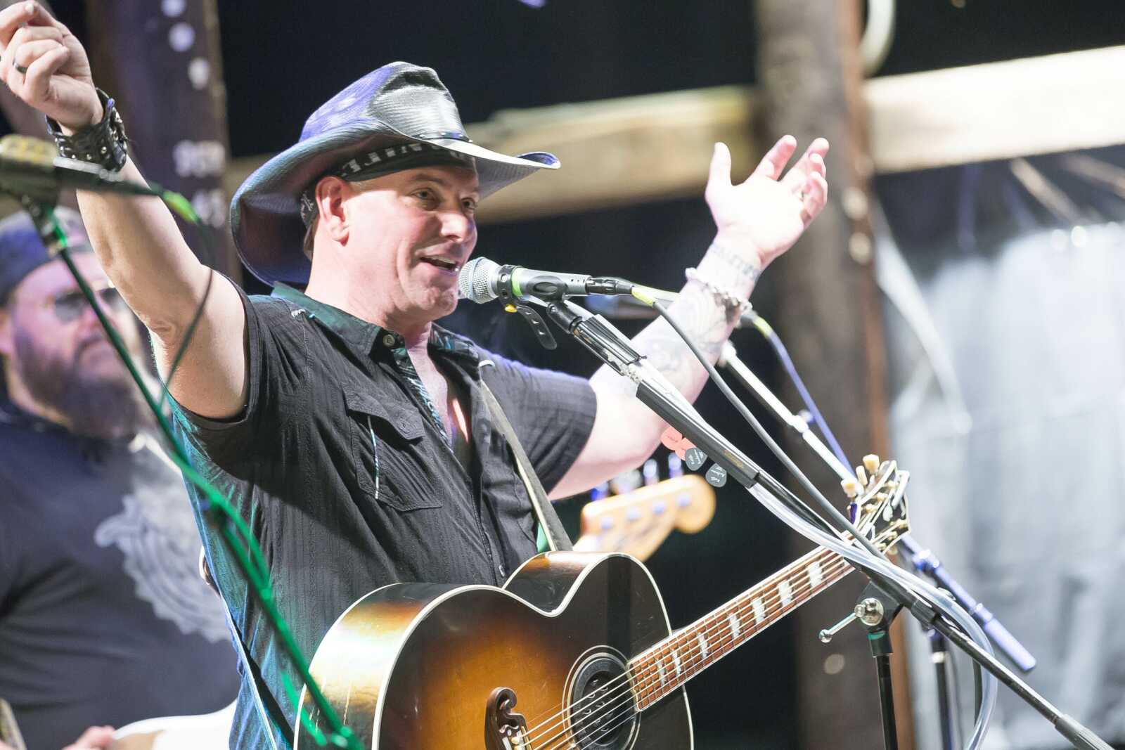 Keith Anderson (Singer) Wallpapers (8 images) - WallpaperCat