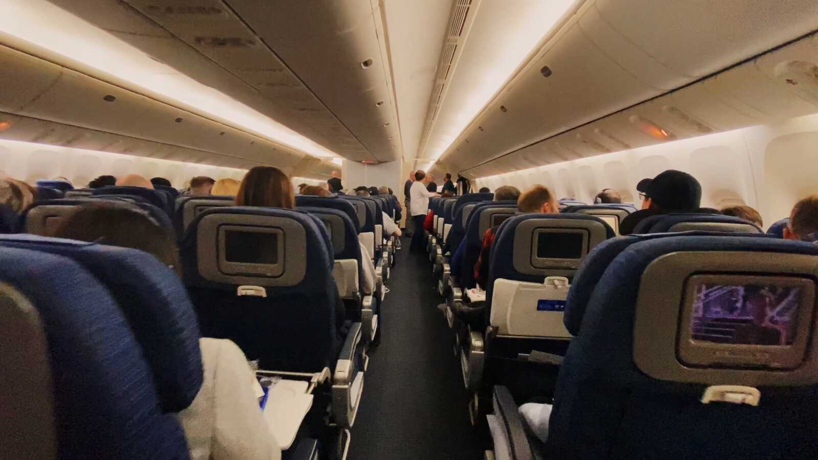 Airplane Wallpapers (39 images) - WallpaperCat