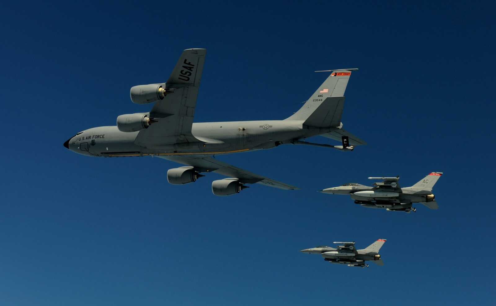 KC-135 Stratotanker Wallpapers (29 images) - WallpaperCat