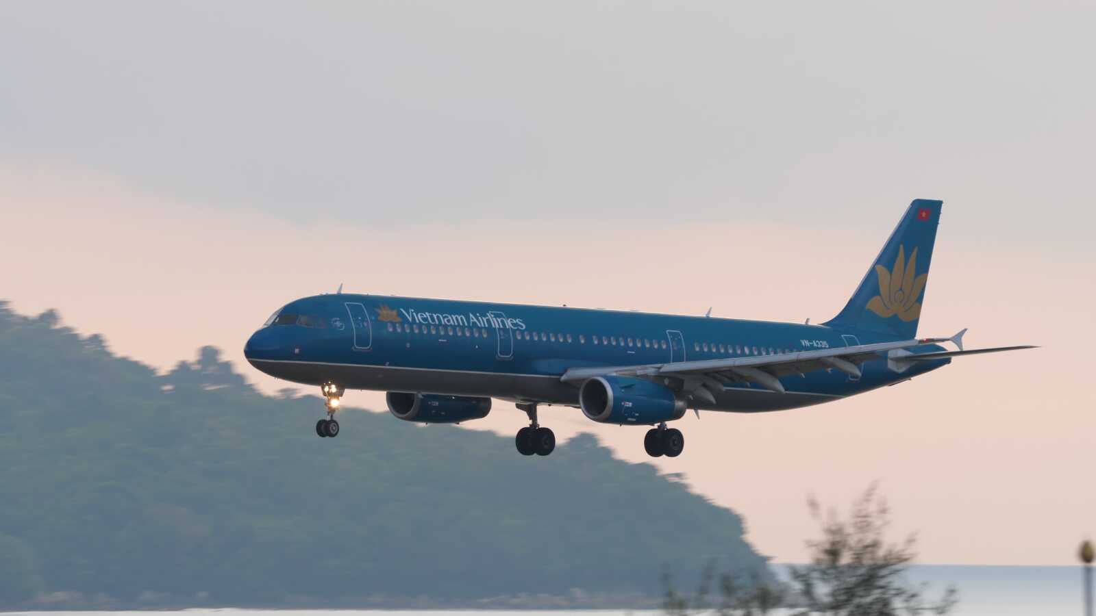Vietnam Airlines Wallpapers (30 images) - WallpaperCat