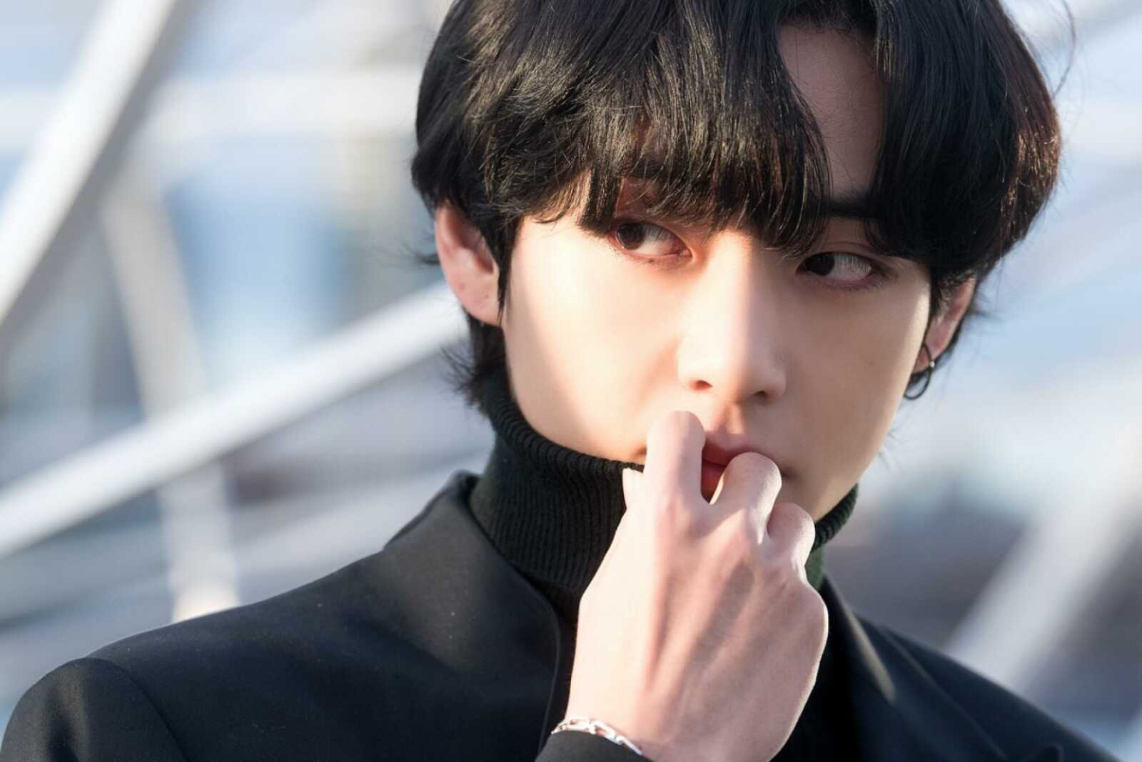 V (BTS) Wallpapers (53 images) - WallpaperCat