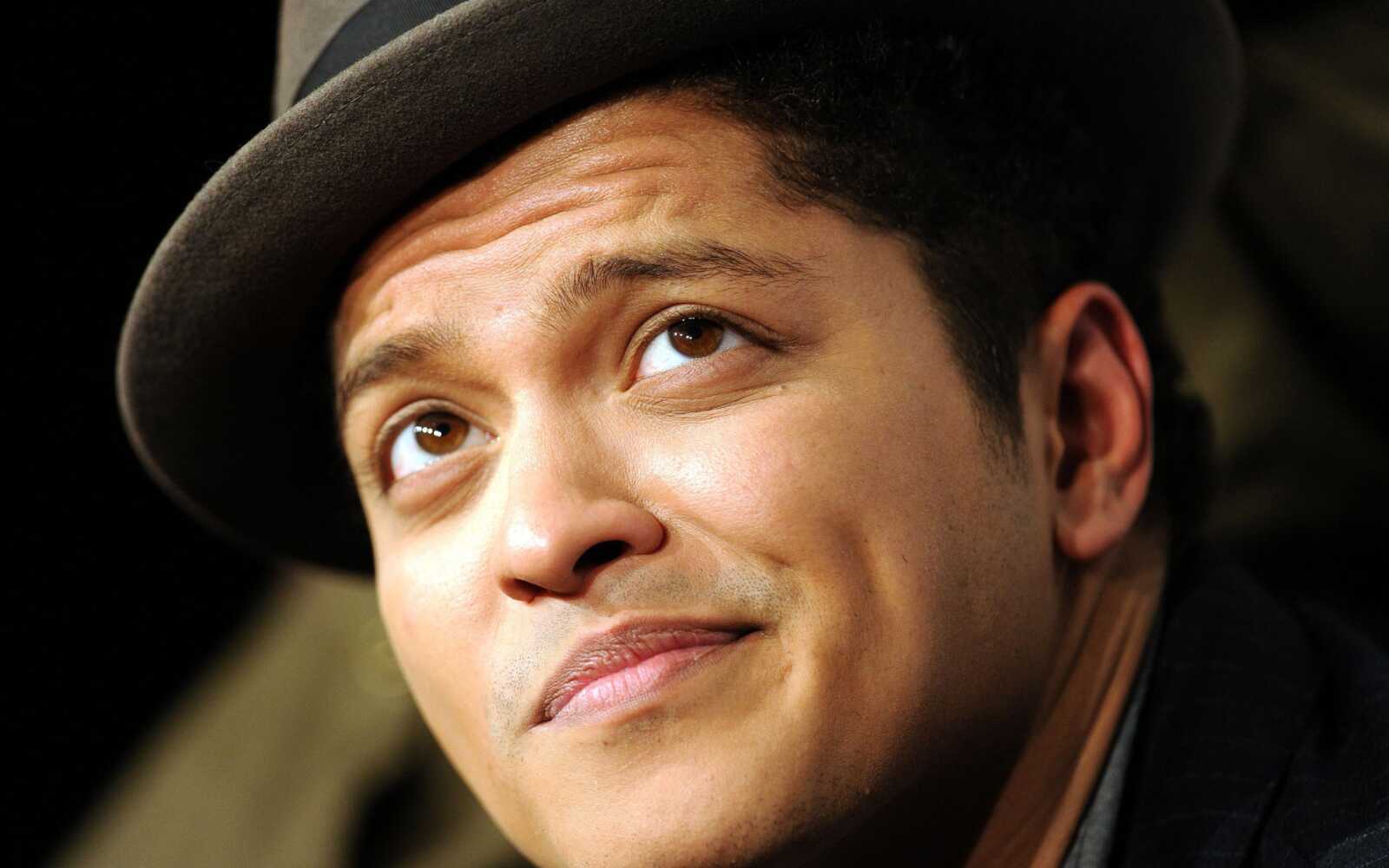 Bruno Mars Wallpapers (66 images) - WallpaperCat