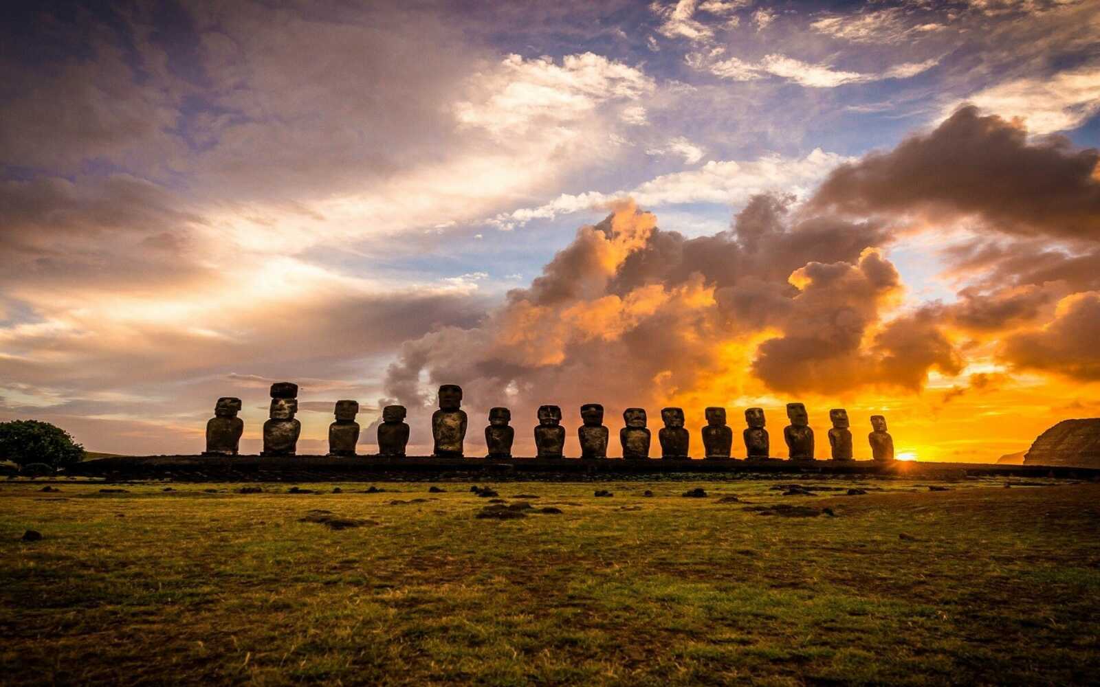 Moai Wallpapers (28 images) - WallpaperCat