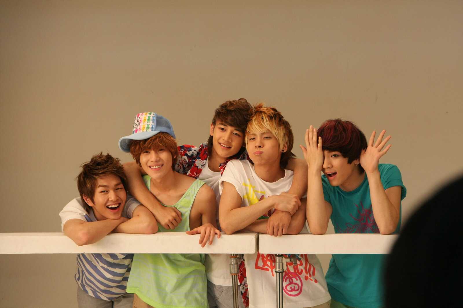 SHINee Wallpapers (49 images) - WallpaperCat