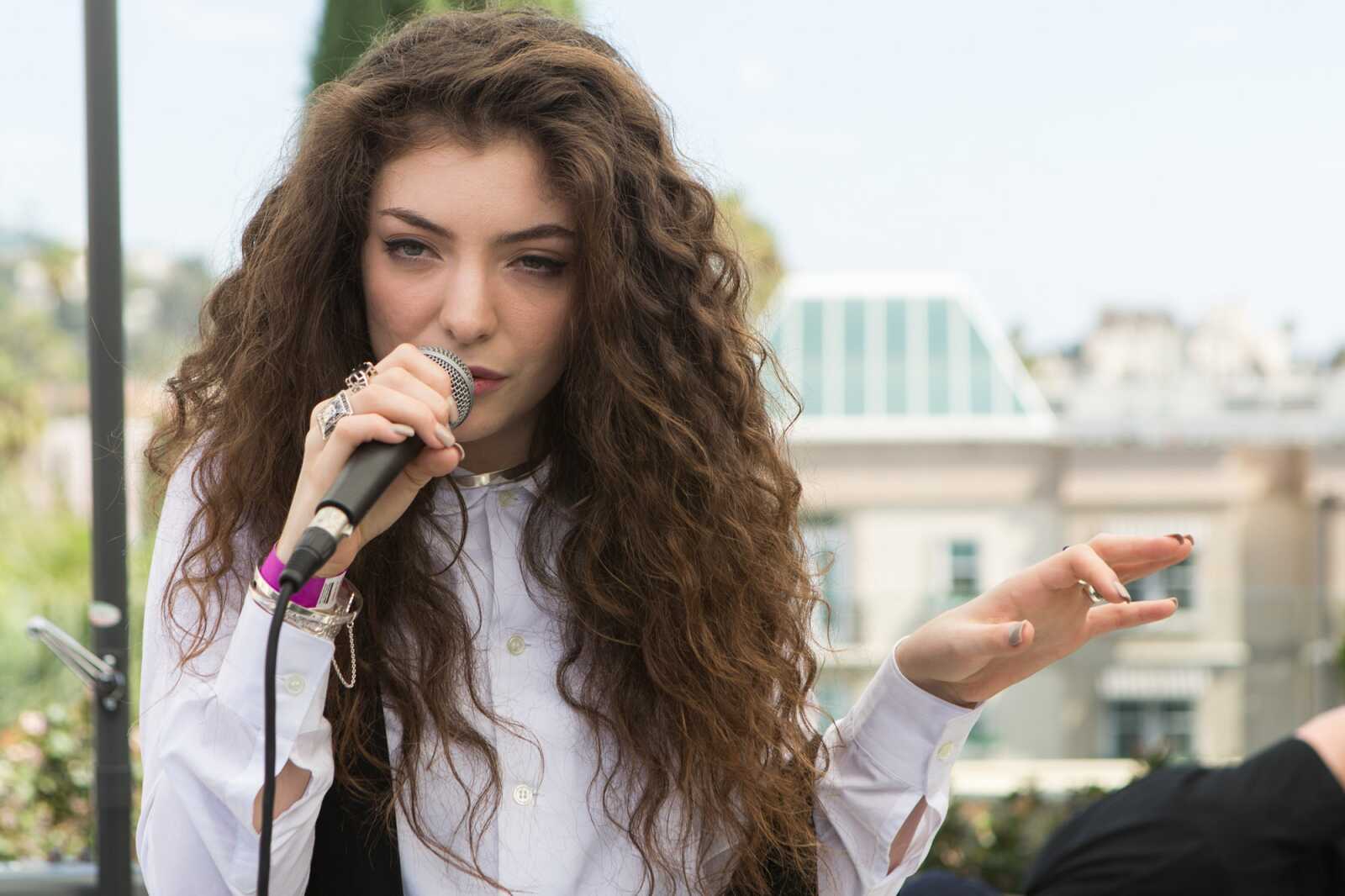 Lorde Wallpapers (43 images) - WallpaperCat