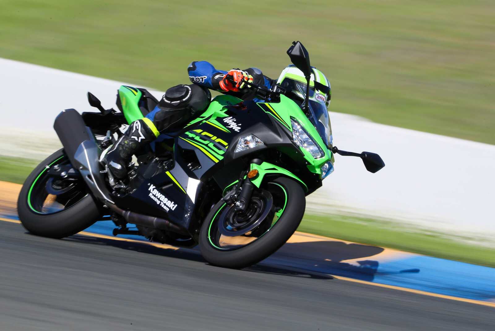 Kawasaki Ninja 400 Wallpapers (18 images) - WallpaperCat