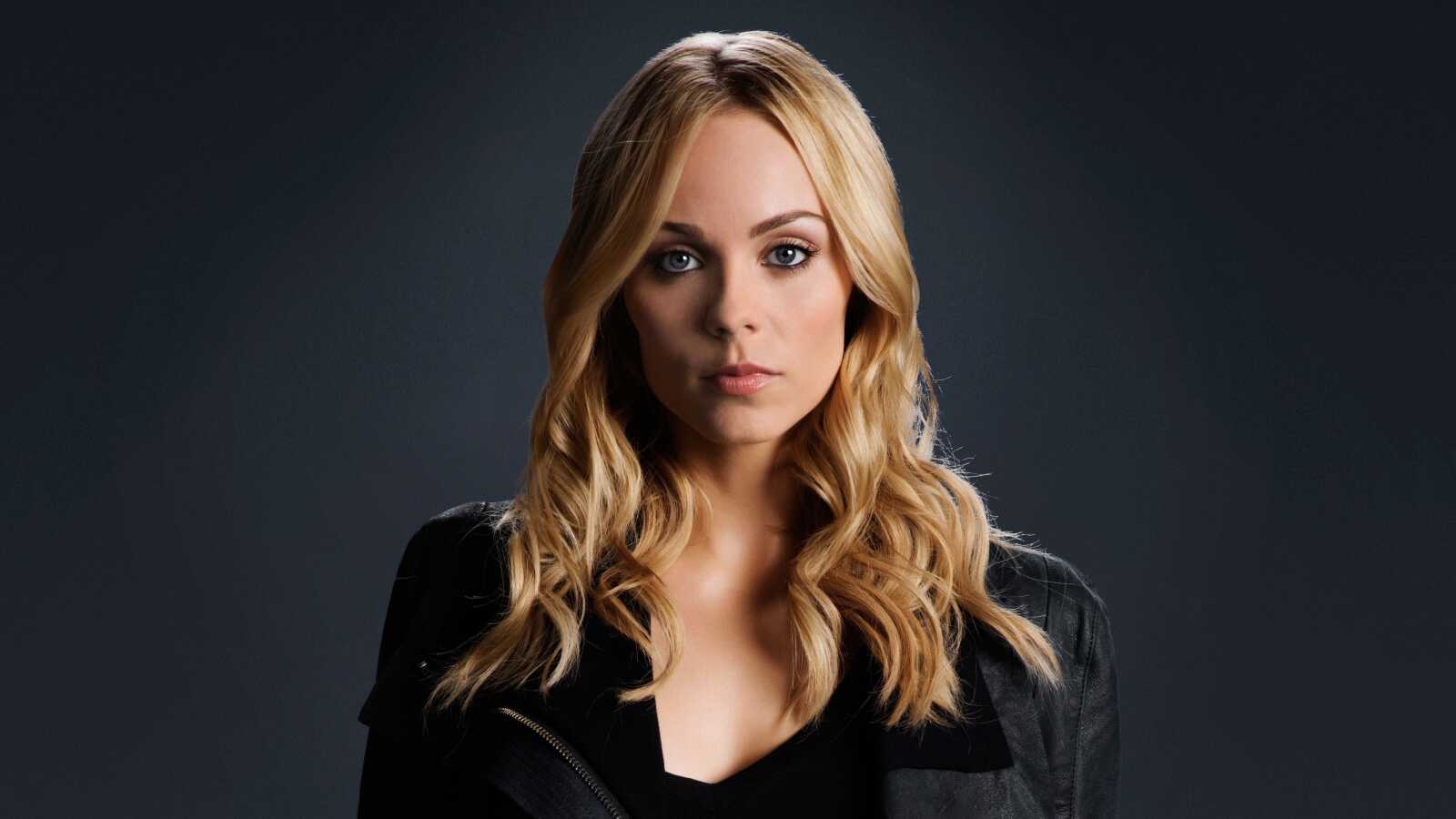 Laura Vandervoort Wallpapers (57 images) - WallpaperCat