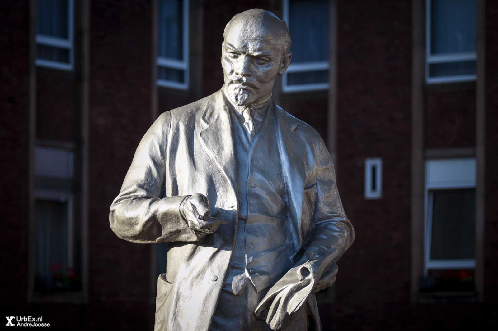 Lenin Wallpapers (24 images) - WallpaperCat